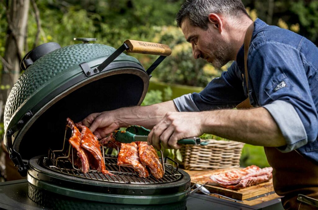Pack Barbecue avec table modulaire et meuble placard Big Green Egg